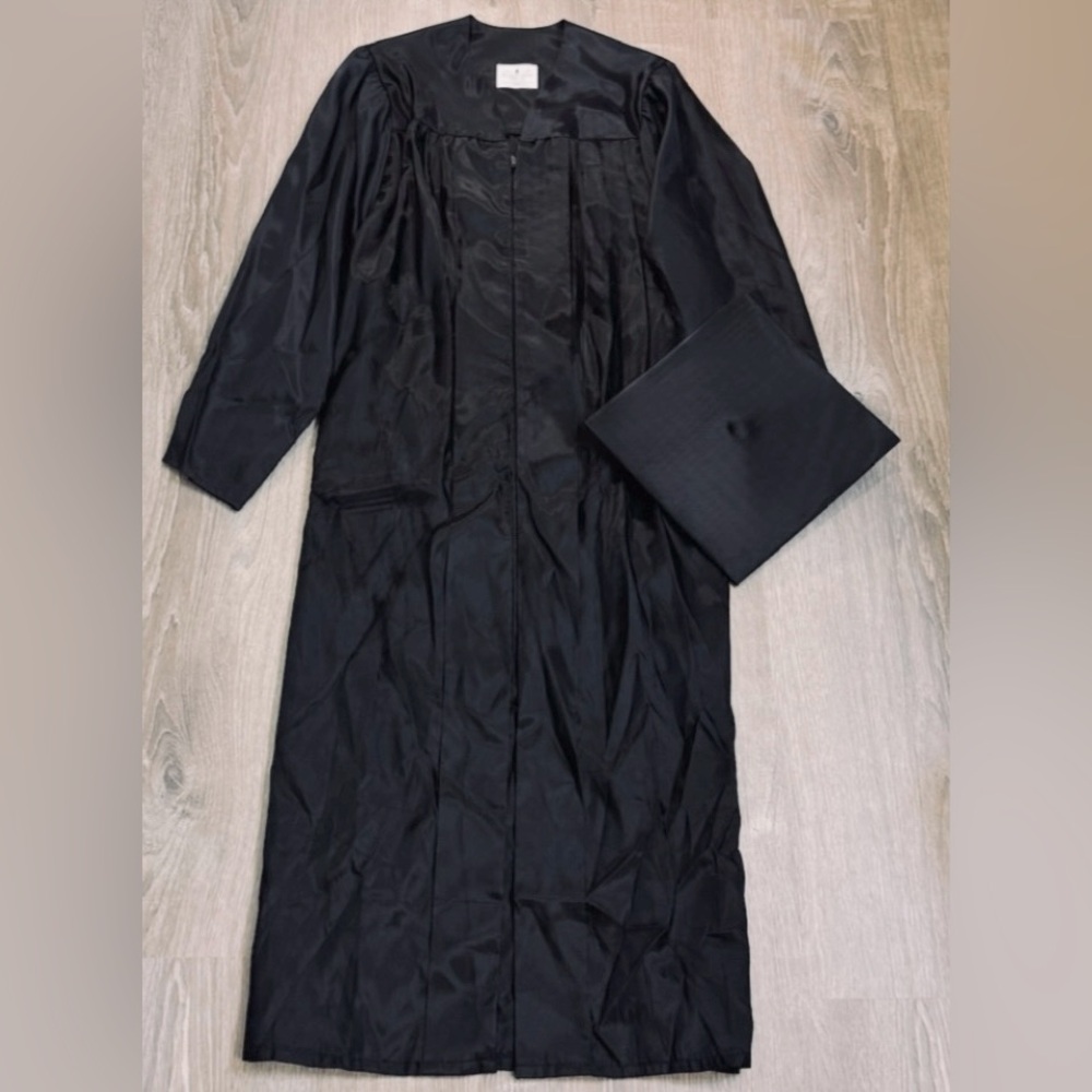 Vintage Graduation Ceremony Gown/Robe & Cap 1995 Char… - Gem